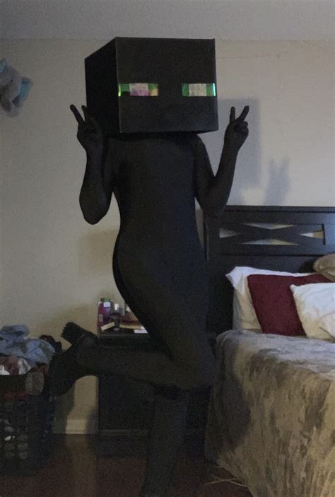 Minecraft Enderman Cosplay