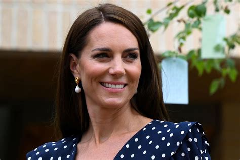 Kate Middleton Leaves Handwritten Note As She Opens Hope Street