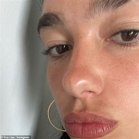 Dua Lipa Shows Off Her Sizzling Figure In Sexy Bikinis Daily Mail Online