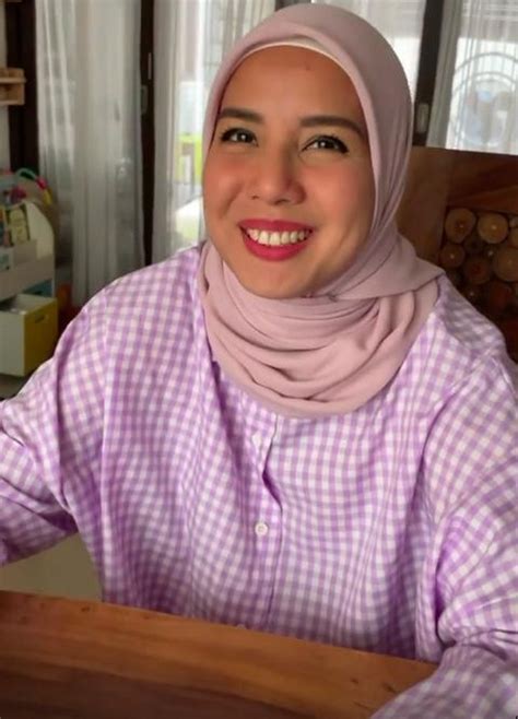 7 Potret Transformasi Tya Ariestya Kini Tampil Berhijab Didoakan