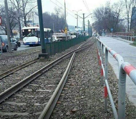 Atalgebraic Topology Are There Examples Of Non Orientable Manifolds