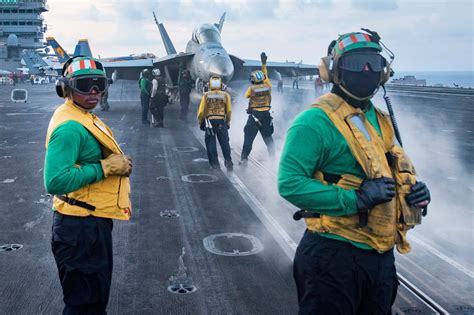 How Big Is The Crew On An Aircraft Carrier At Lucy Doak Blog