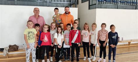 Vratar Plemića Marko Marić Posjetio OŠ Bartol Kašić U Rodoču Radiotelevizija Herceg Bosne