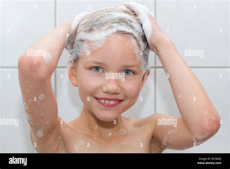 In Der Dusche Stehen Fotos Und Bildmaterial In Hoher Aufl Sung Alamy