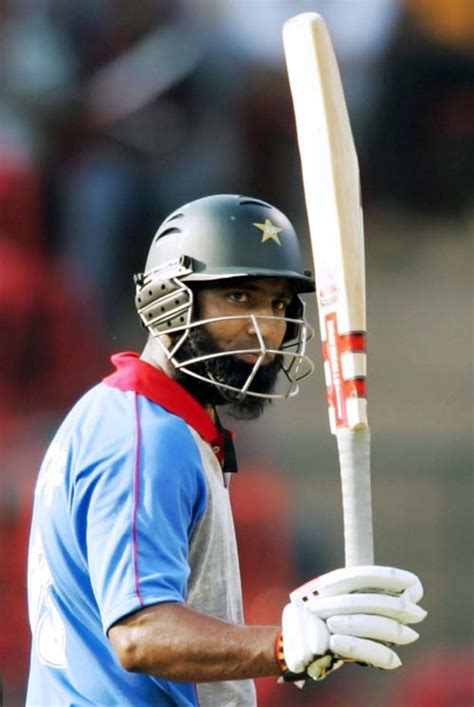 Mohammad Yousuf Raises His Bat On Reaching 50