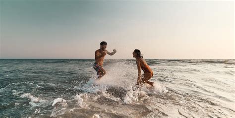 How To Build And Maintain Emotional Intimacy In Relationships