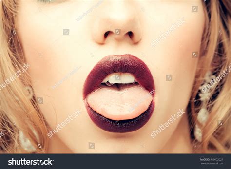 Female Open Mouth Sexy Lips Purple Foto De Stock 419002021 Shutterstock