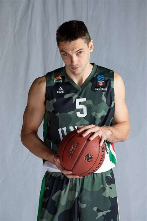 לא סוגר את הדלת לישראל