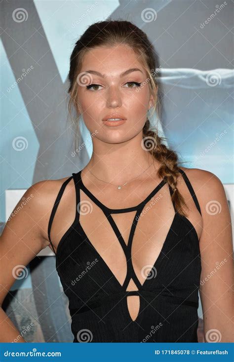 Lili Simmons
