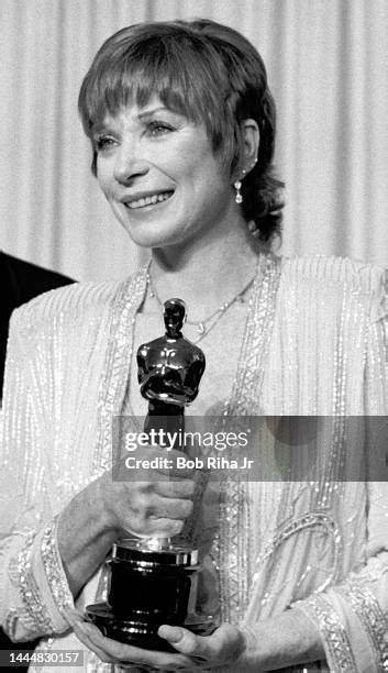 Shirley Maclaine Oscars Photos And Premium High Res Pictures Getty Images