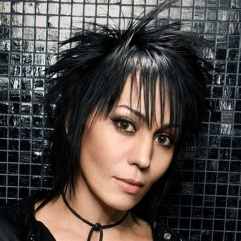 As Frontwoman For The Runaways Joan Jett Became A Female Pioneer In