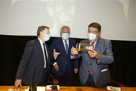 El Dr Tomás Camacho Presenta En Santiago El Libro Pandemias Del