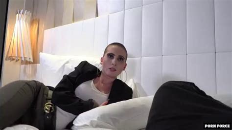 Tattooed Lou Nesbit Having Fun While Talking About Anal Sex Ersengane