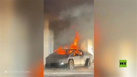 انفجار تسلا سايبرترك أمام فندق ترامب في لاس فيغاس