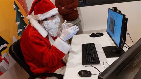 « Leur Sourire Est Décuplé à Montreuil Le Père Noël Parle Avec Les Enfants… En Langue Des