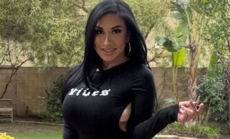 Beatriz Solís Presumió Su Six Pack Con Elegante Outfit Deportivo