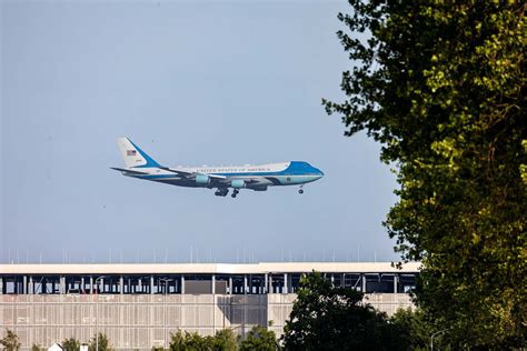 Air Force One Verrast Spotters Met Landing Op Kaagbaan Oozonl