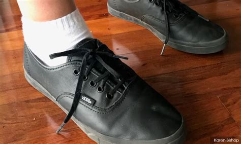 黑校鞋政策突然措手不及，民间促设缓冲期