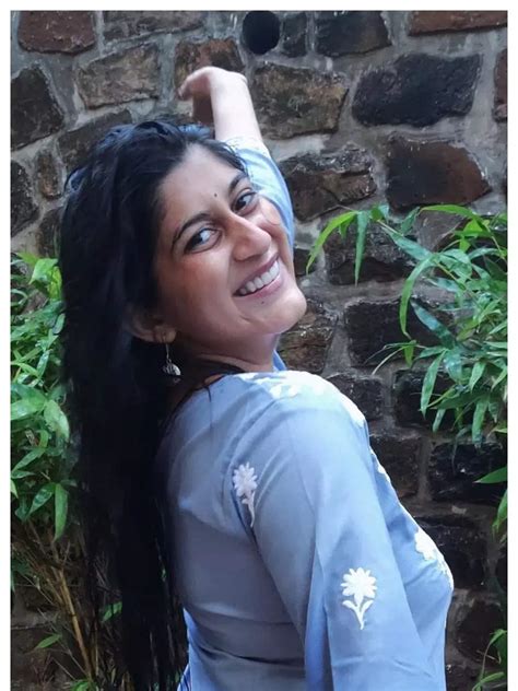 Deeksha Joshi Master The Art Of Simplicity Times Of India