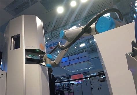 Say Hello To Leo The Robot