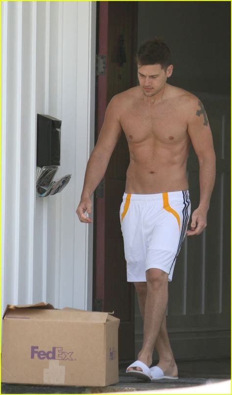 Nick Zano Is Shirtless Photo 1194941 Nick Zano Shirtless Pictures Just Jared