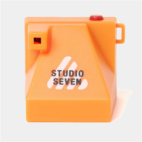 This 15g Digital Camera Looks Like A Tiny Polaroid Hangs On Keychains Yanko Design