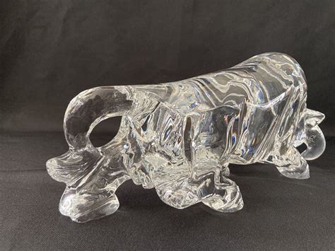 중국 조디악 크리스탈 황소 입상 강력한 황소 동상 조각 제조 업체 및 공급 업체 공장 도매 빛나는 크리스탈