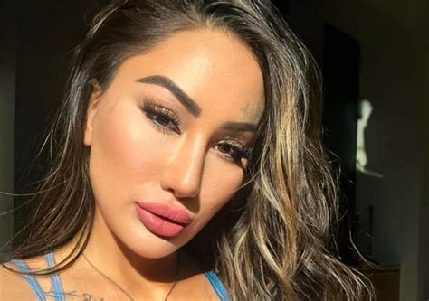 כוכבת הפורנו טוענת מאשין גאן קלי שתה לי את השתן כשיצאנו לדייט Tmi