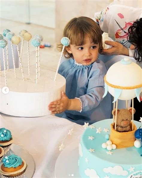 Ce Familie Frumoasă Are Alex Erbaşu Soţia I A Dăruit în 2018 Un Băieţel Superb