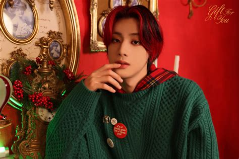 Wei Members Get Ready To Unwrap Their Christmas Ts In The Individual