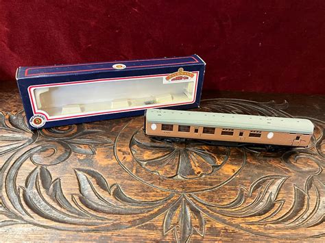 Bachmann Model Railway Carriage With Box Strichen Antiques
