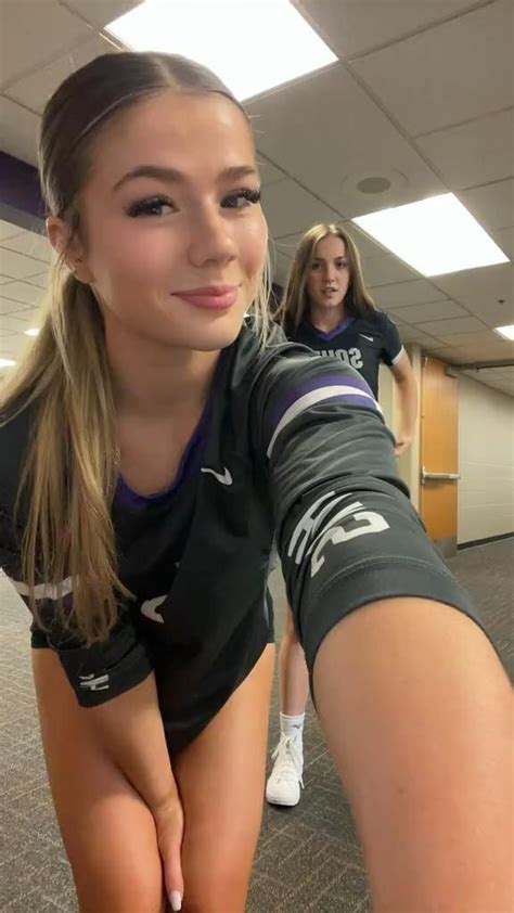 Pin By Leah On Tiktoks [video] Poses Volleyball Outfits Volleyball