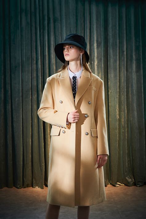 廓型西装式中长大衣