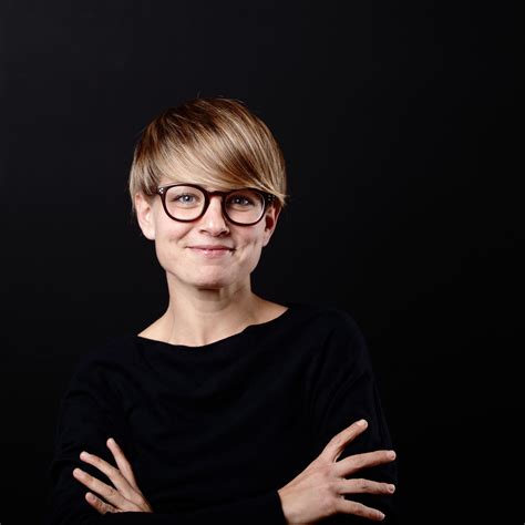 Novomeščanstvo NovomeŠki Odgovori UrŠa Lamut Pravljičarka