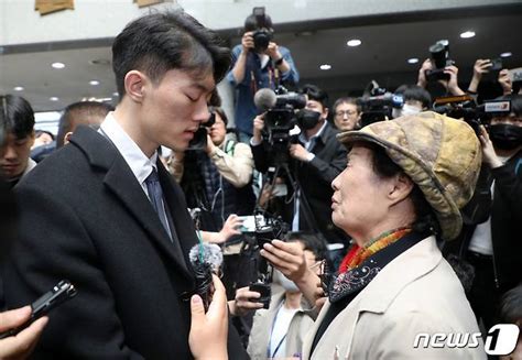 영상 저도 죄인 무릎 꿇은 전두환 손자5·18 희생자·유가족 눈물