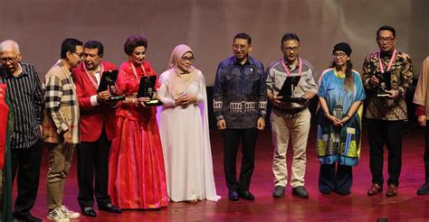 Pahlawan Nasional Usmar Ismail Pelopor Perfilman