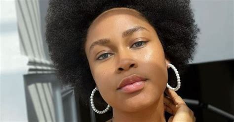 Cette Maman Embrasse Son Fils Sur La Bouche Sa Réaction Surprend Tout