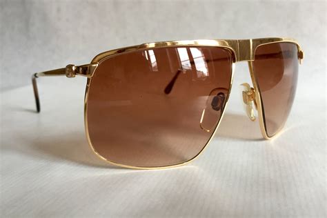 Gucci Sunglasses With Gold Chain At Thomas Charlesworth Blog