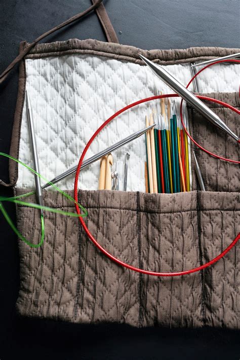 Neulesuunnittelija Joona Höri Neuloo Vain Tarpeeseen Kotivinkki