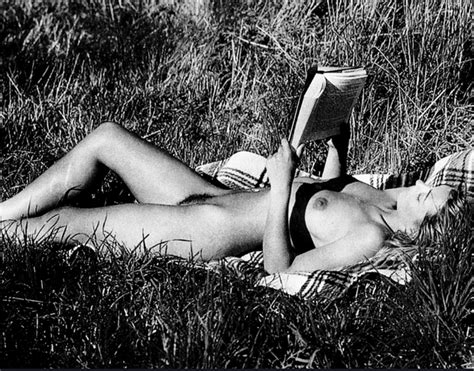 Nude Reading Kinkyspace