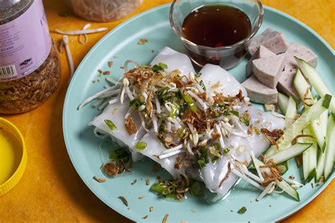 Easy Bánh Cuốn Vietnamese Steamed Rice Rolls Recipe