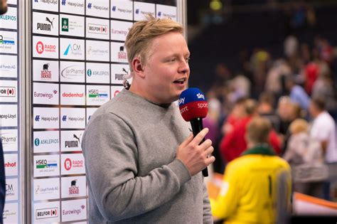 „ein Riesengeschenk“ Sky Kommentator übers Kostenlose Youtube Derby