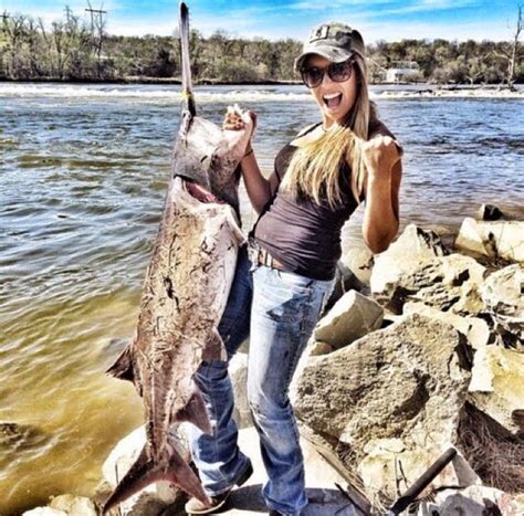 Huntin4biggins Hooking A Big Paddle Fish