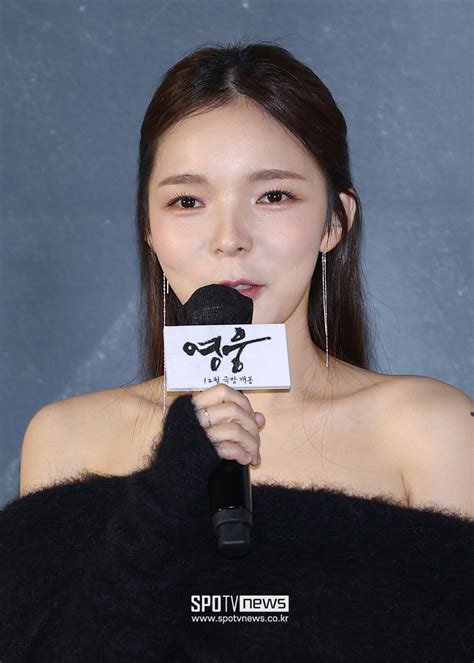 포토s 박진주 과감한 오프숄더 네이트 연예