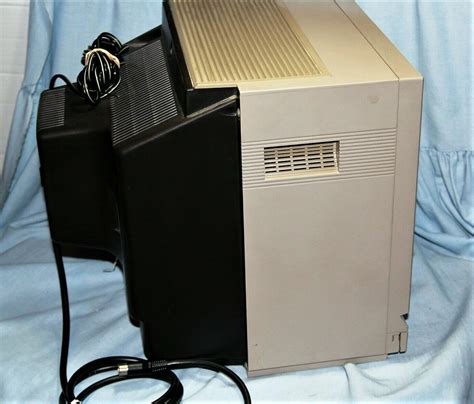 Vintage Commodore 1702 Color Monitor Nice 2060825226