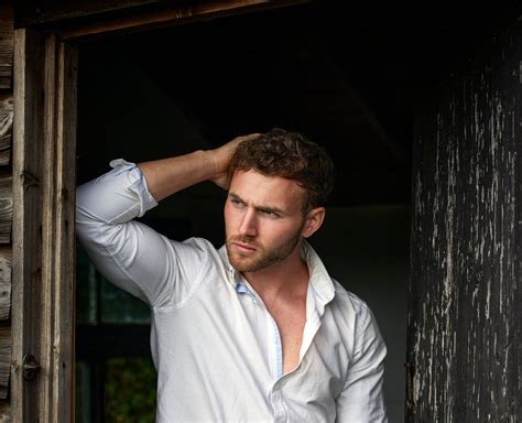 100 Hot Guy Backgrounds
