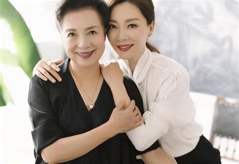 Chen Shus Mother Made A Rare Appearance Wearing A Red Dress Was Noble