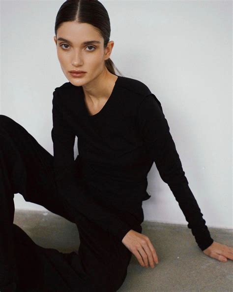Lissy V Blow Models