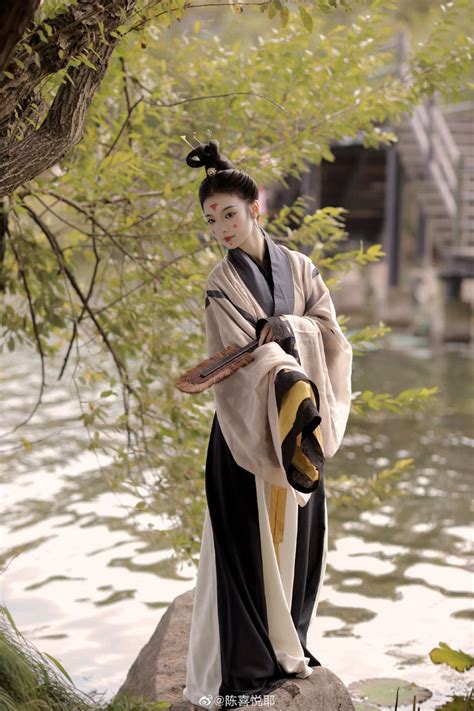 Hanfu・漢服 Chinese Northern And Southern Dynasties Traditional Clothing