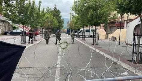 Veriu I Kosovës Kfor I Heq Telat Gjemborë Në Zveçan Fraksion